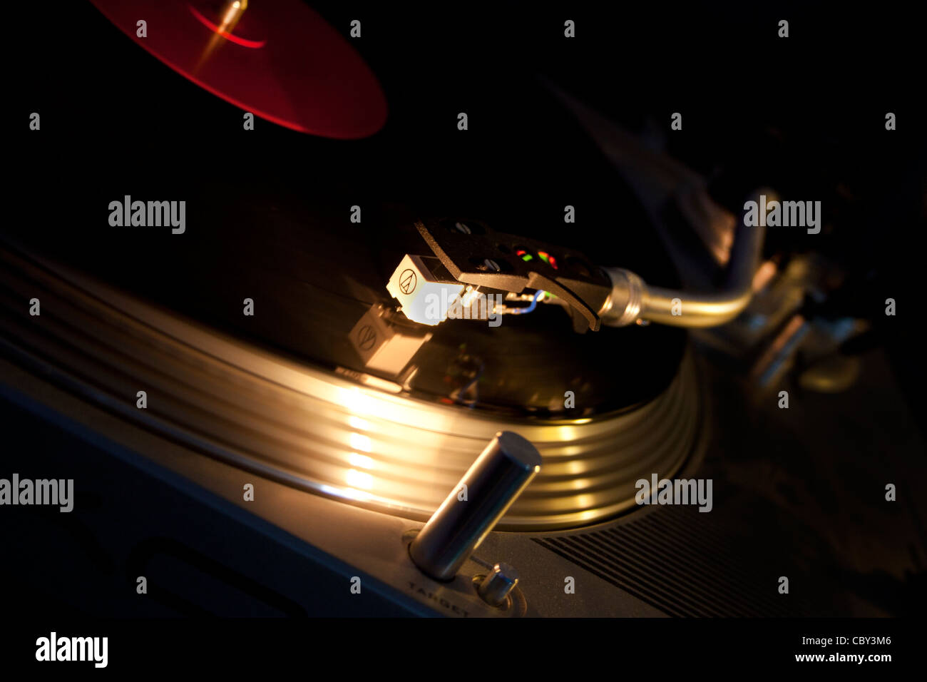 Vinyl record turntable hi-res stock photography and images - Alamy