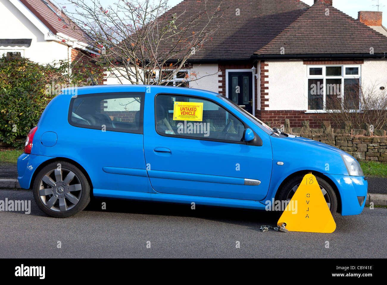Untaxed vehicle dvla sticker hi-res stock photography and images - Alamy