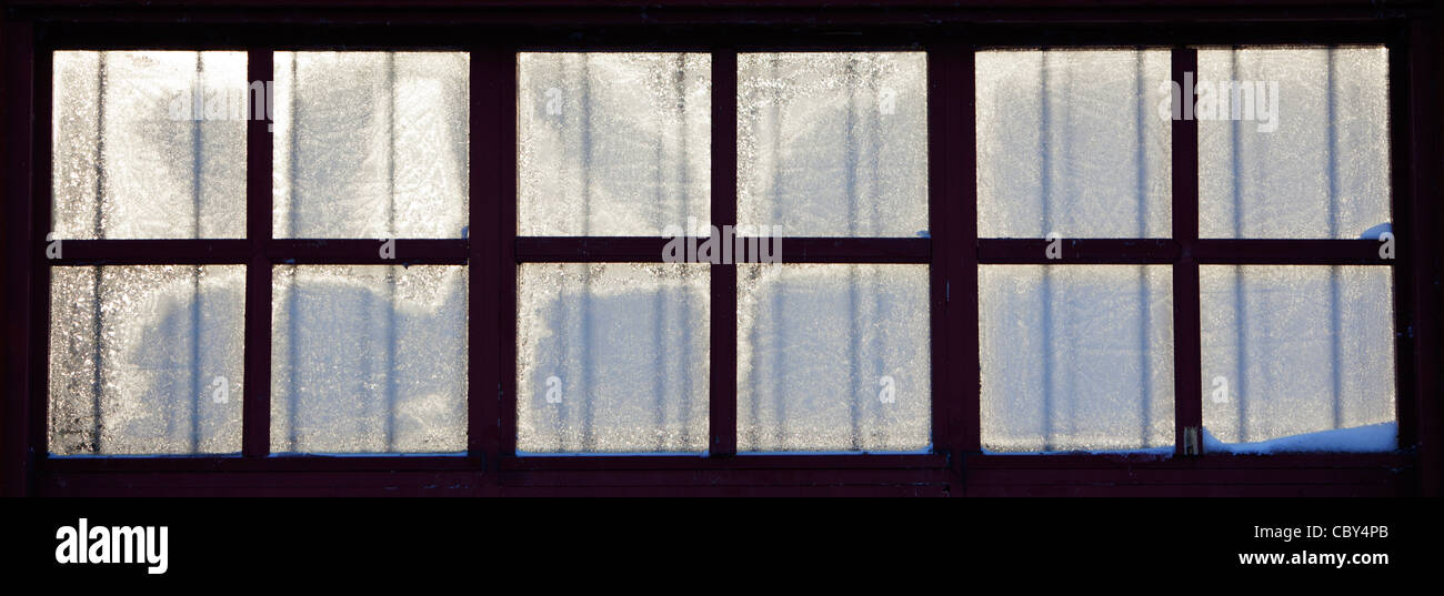 Iced up windows hi-res stock photography and images - Alamy