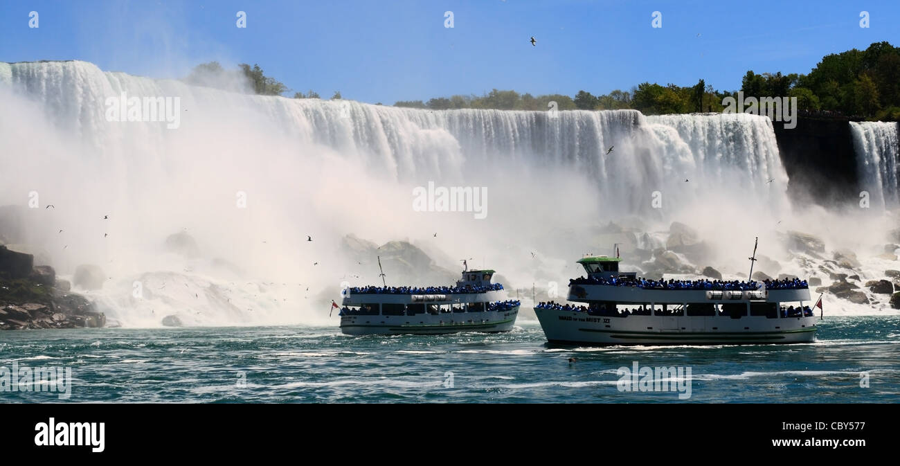 American Falls, Niagara, with the Maid Of The Mist boats Stock Photo ...