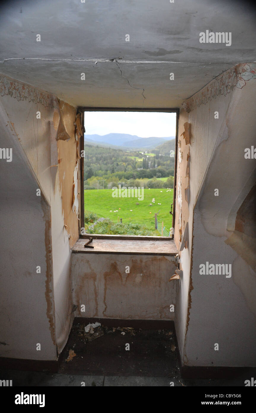 Invercauld castle hi-res stock photography and images - Alamy