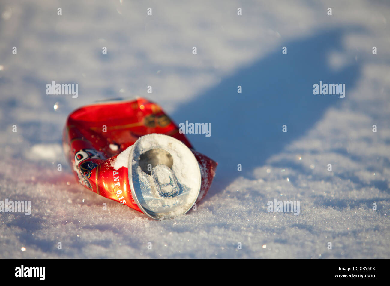 Empty beer can thrown on the ground hi-res stock photography and images ...