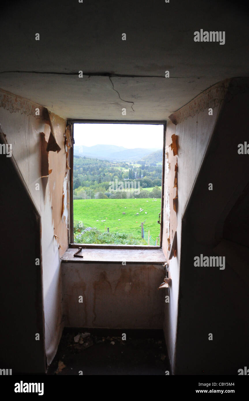 Invercauld castle hi-res stock photography and images - Alamy