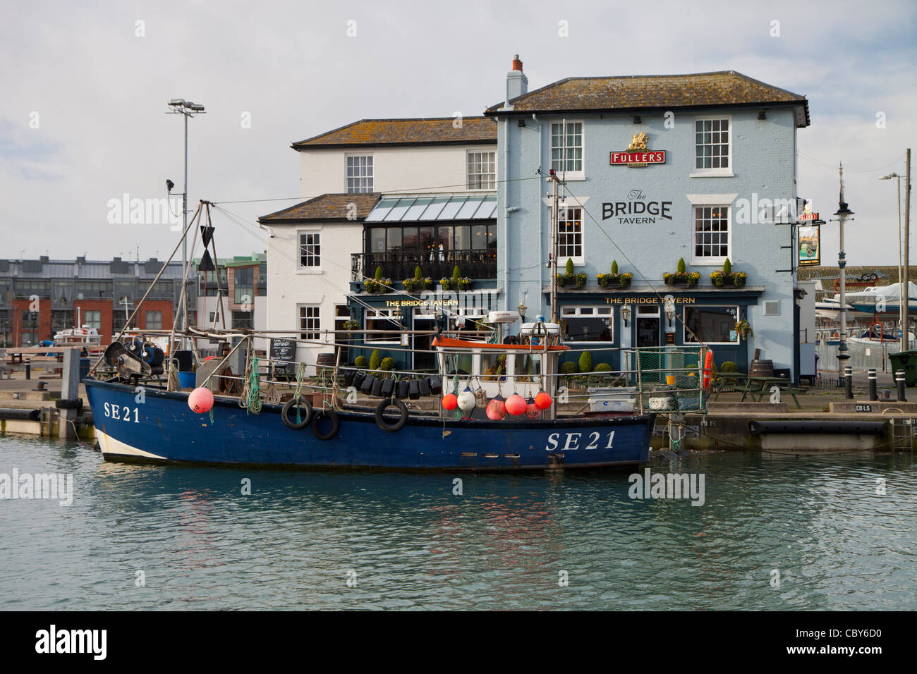 The Bridge Public House Stock Photo - Alamy