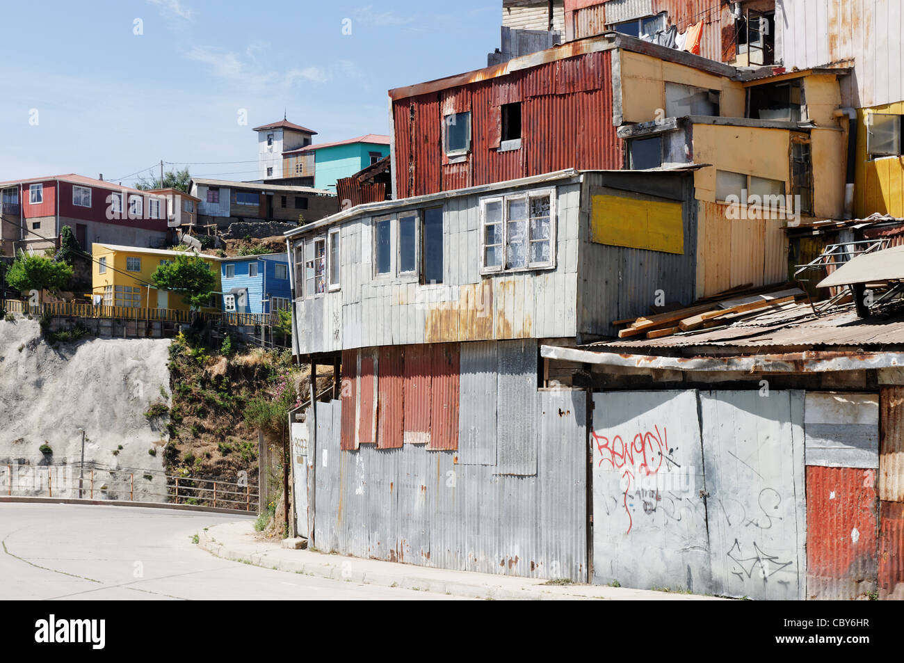 Poor quality housing in Valparaiso, Chile Stock Photo - Alamy
