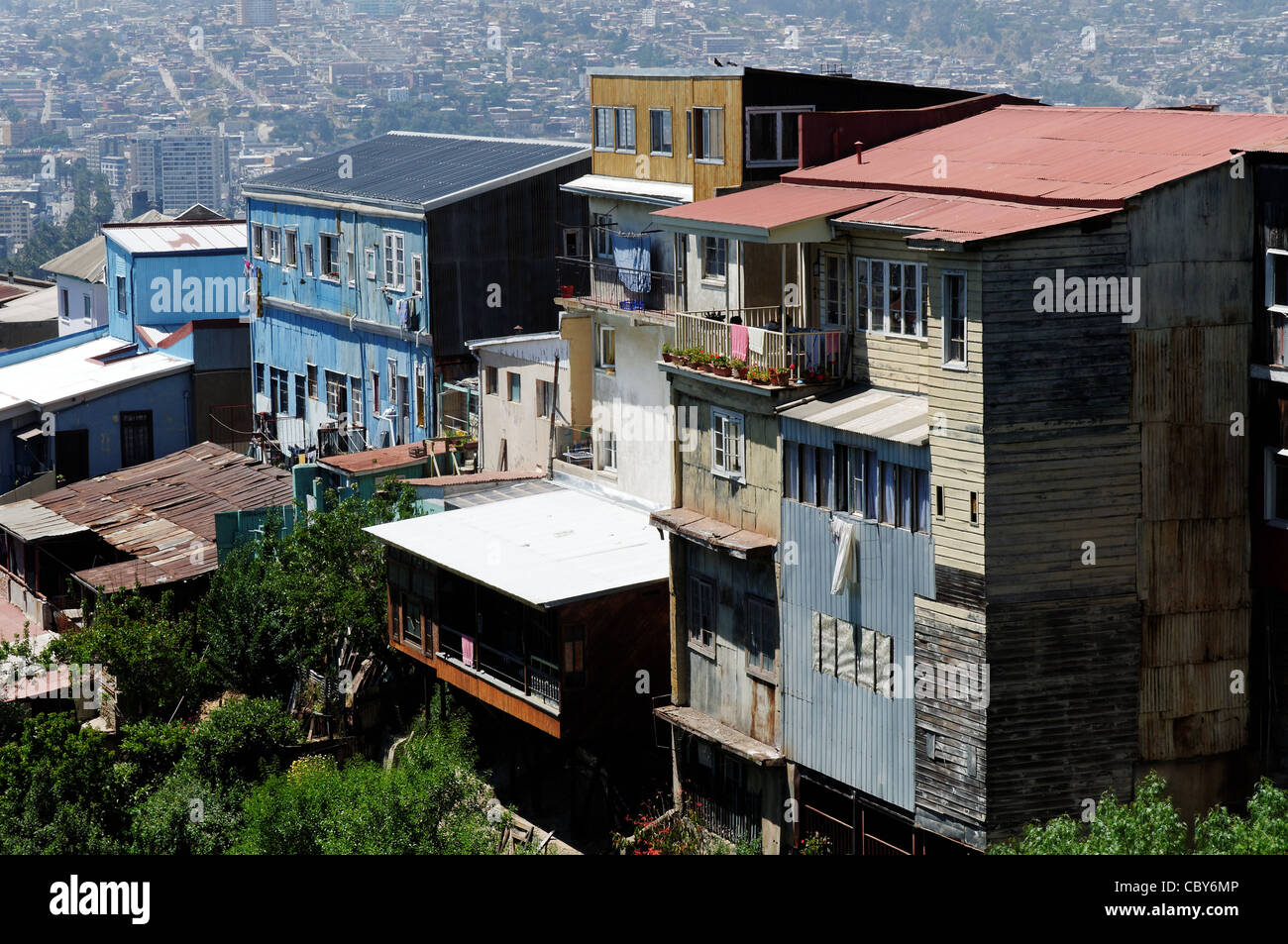Poor quality housing in Valparaiso, Chile Stock Photo - Alamy