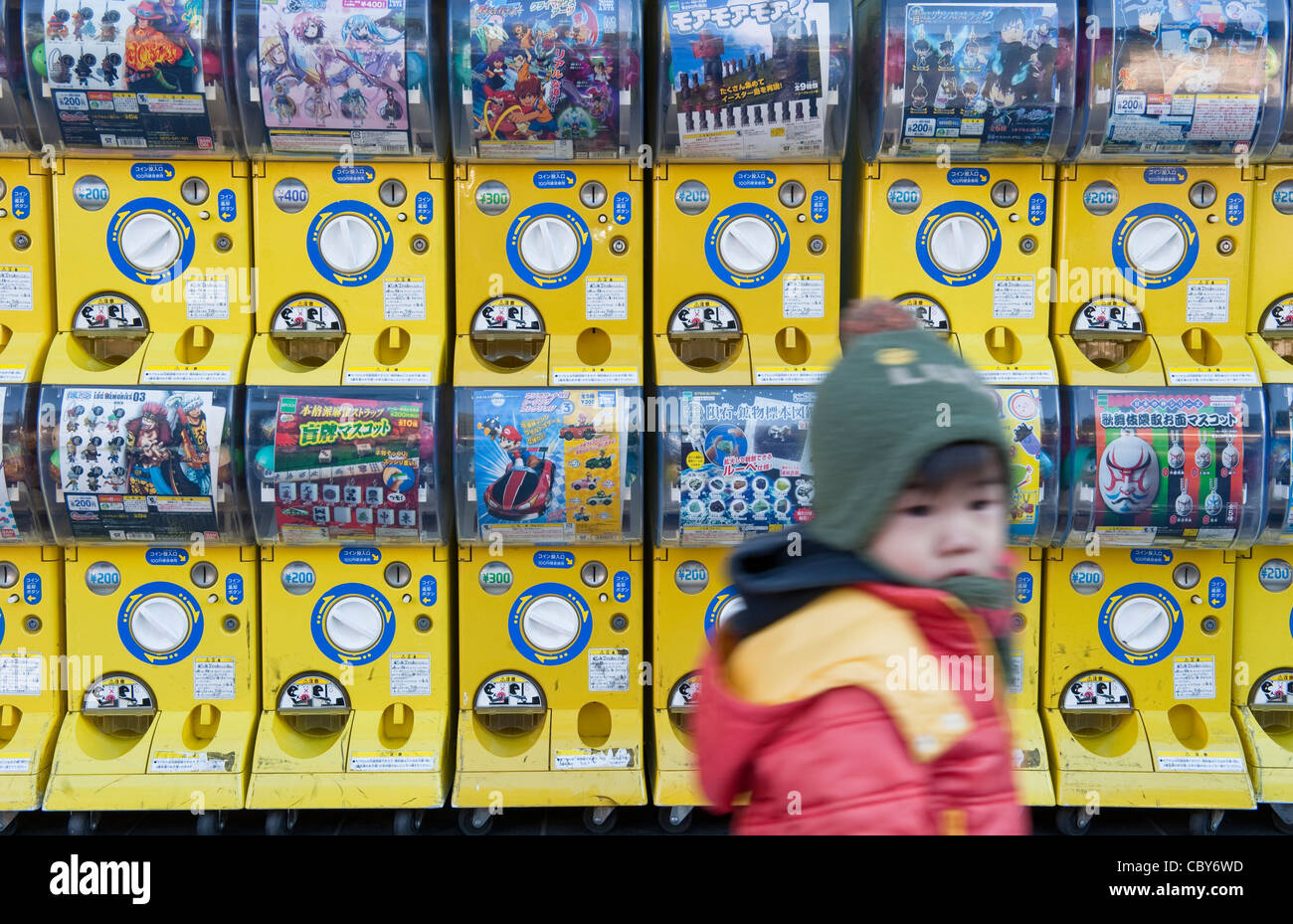 Japanese toy vending machine hi-res stock photography and images - Alamy