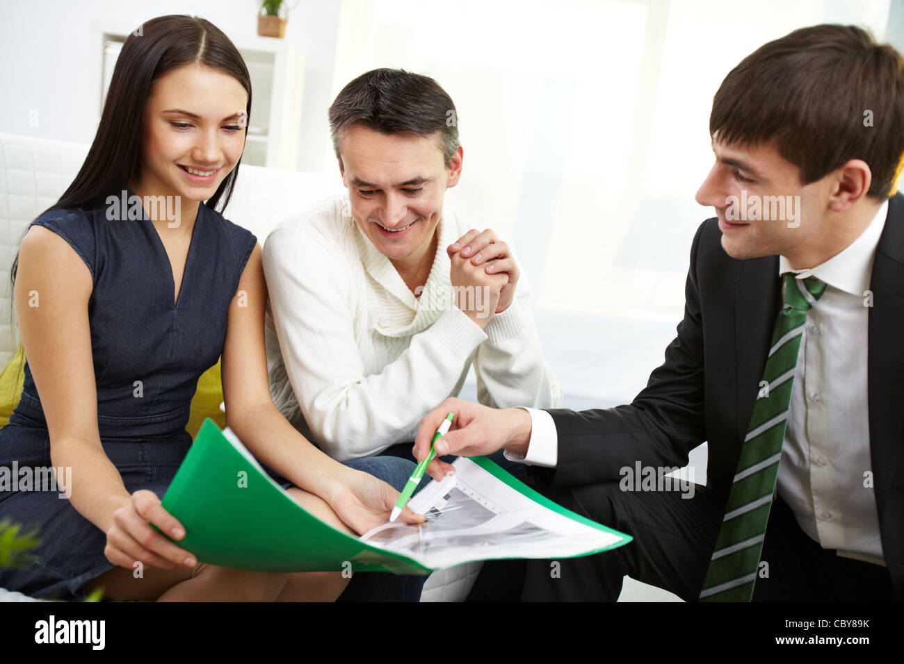 Agent explanation hi-res stock photography and images - Alamy