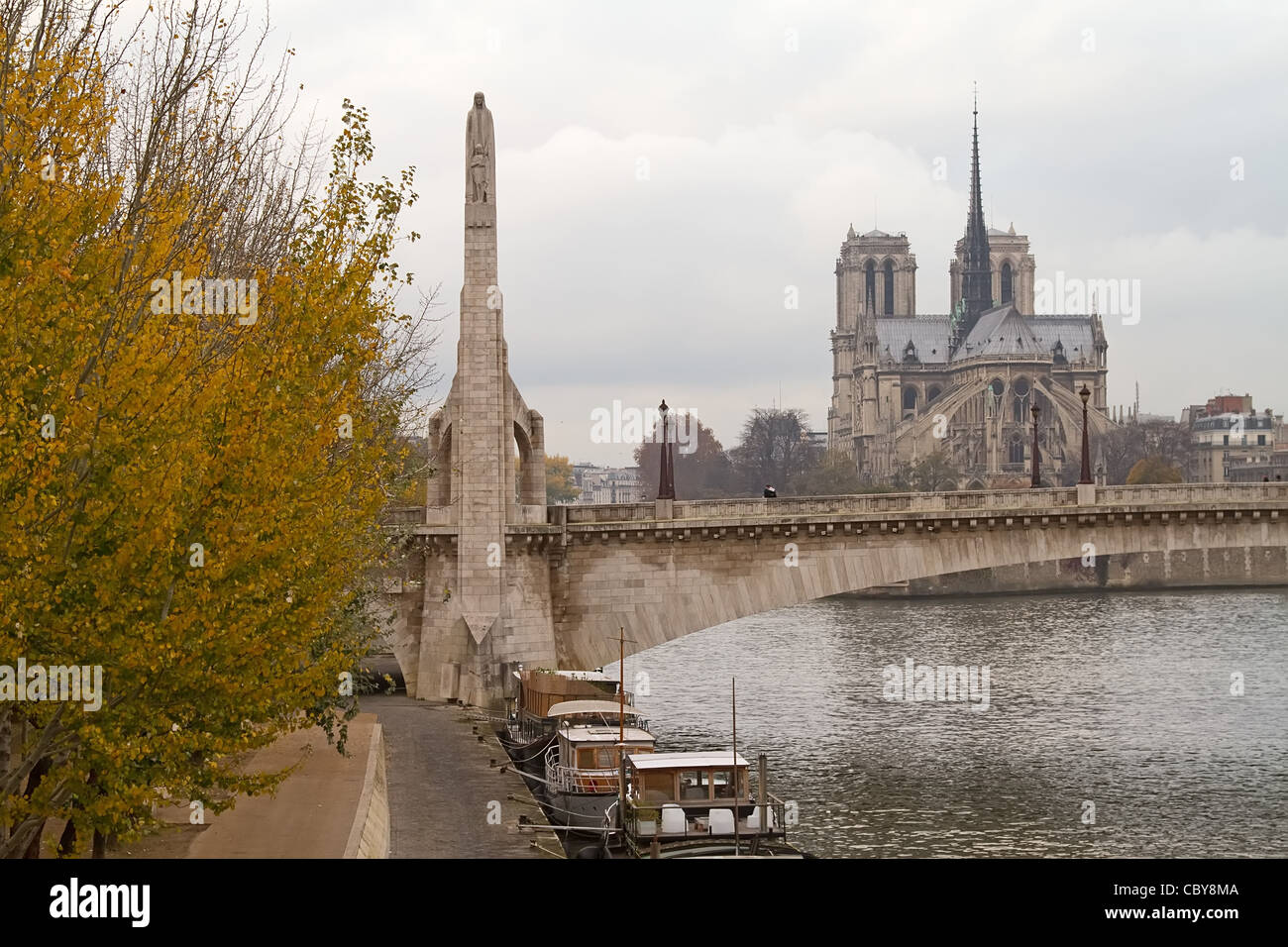 Notre dame bridge paris hi-res stock photography and images - Alamy