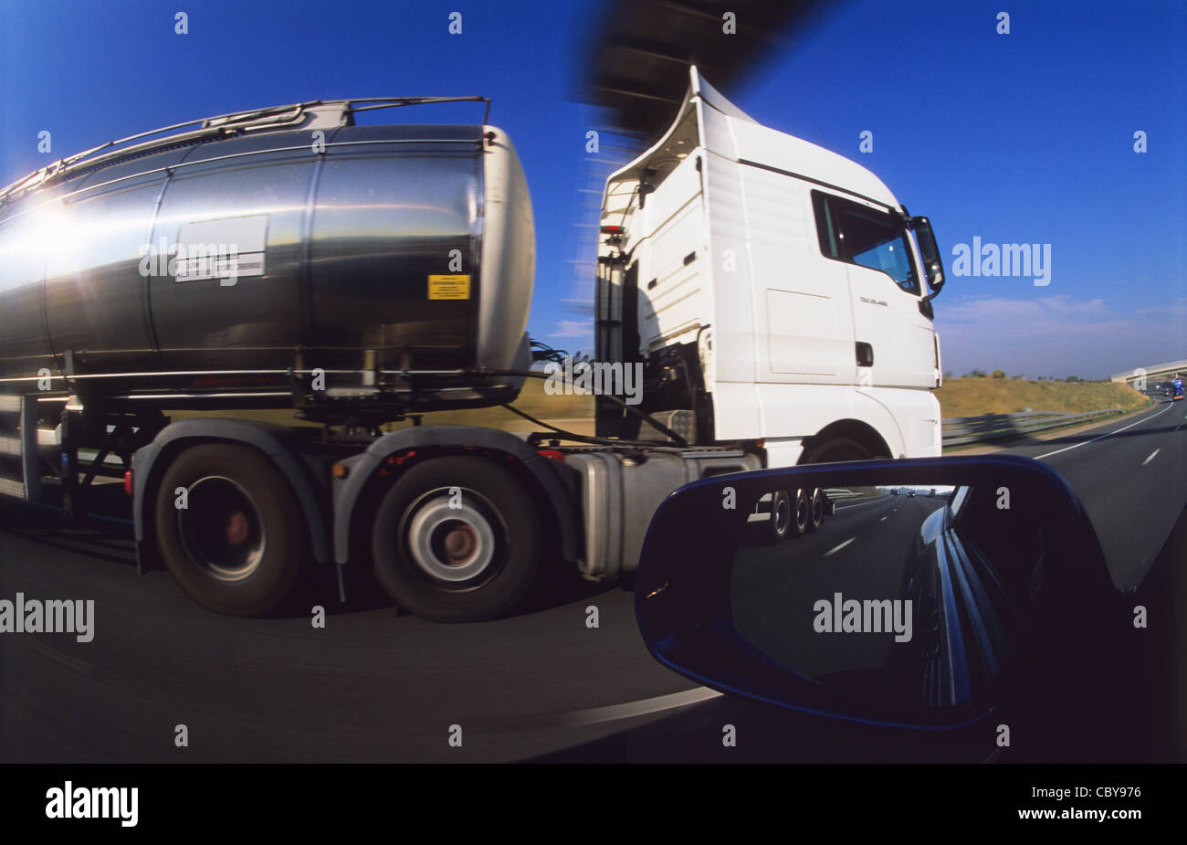 Overtaking ship hi-res stock photography and images - Alamy