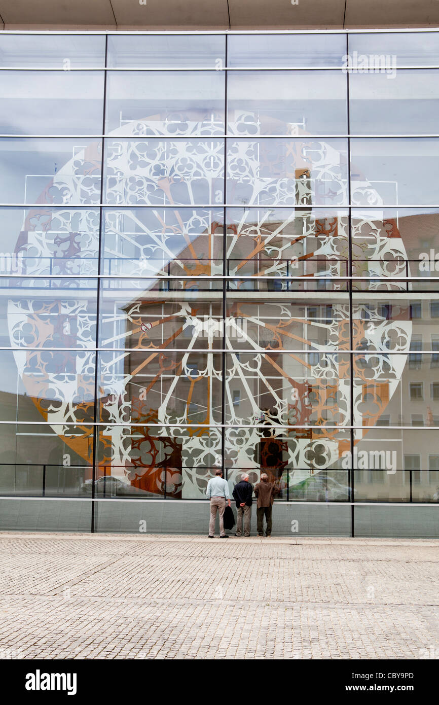 Three men looking inside the window of the modern Neues MUseum (New ...