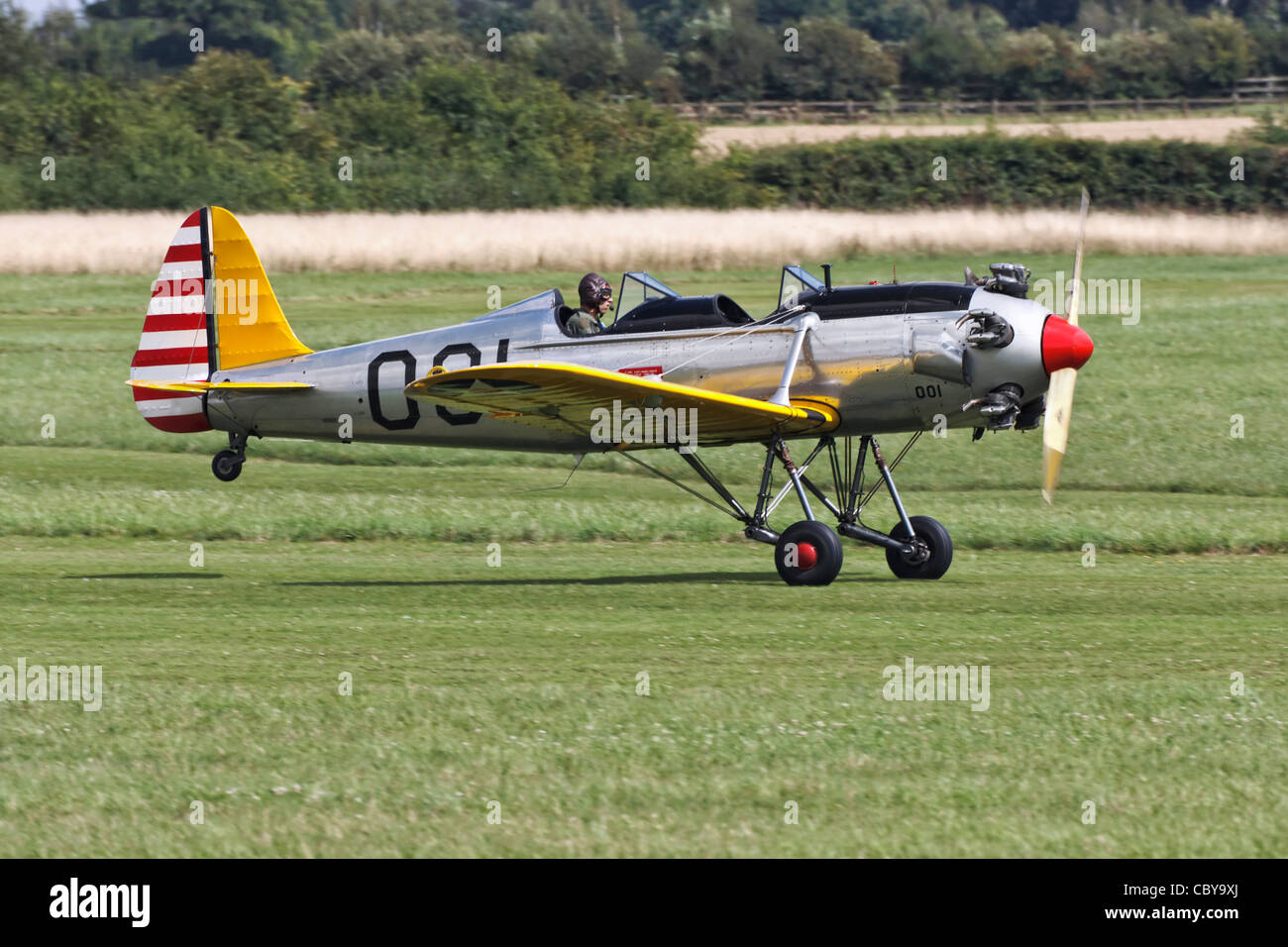 Grass aerobatic aeroplane airfield hi-res stock photography and images ...