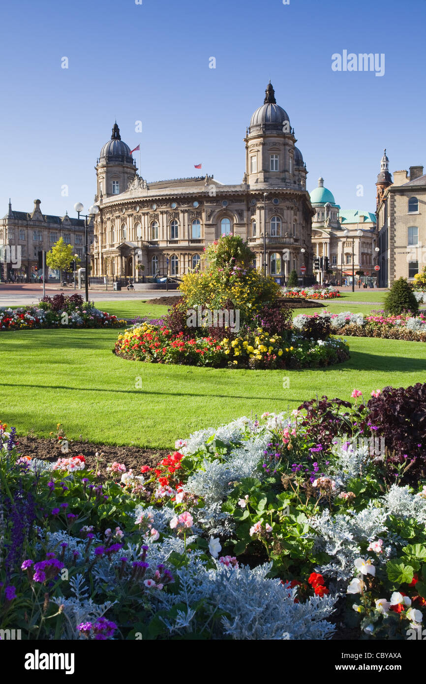 The Maritime Museum and Queens Gardens, Hull, East Yorkshire Stock ...