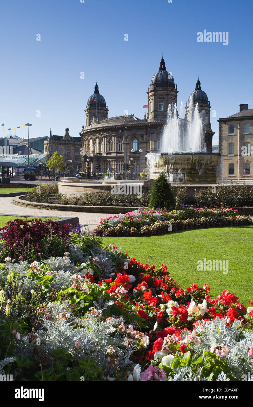 The Maritime Museum and Queens Gardens, Hull, East Yorkshire Stock ...
