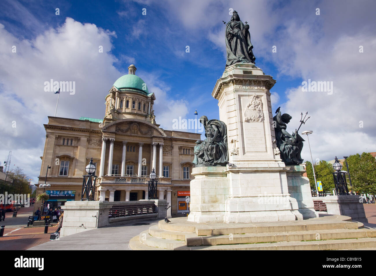 A statue of Queen Victoria in front of the Town Hall in Queen Victoria ...