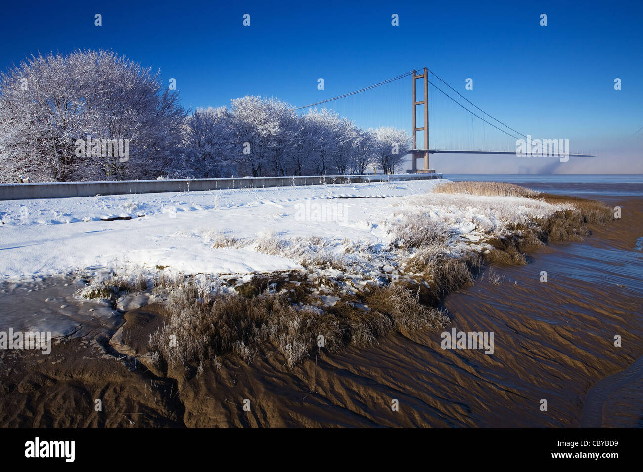 Humber river bridge mist hi-res stock photography and images - Alamy