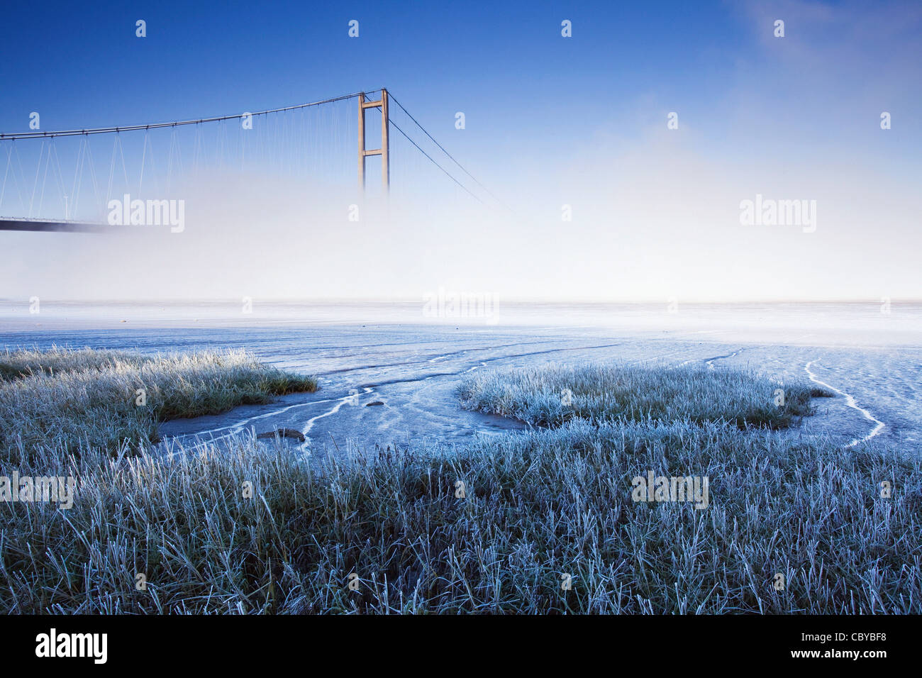 Humber river bridge mist hi-res stock photography and images - Alamy