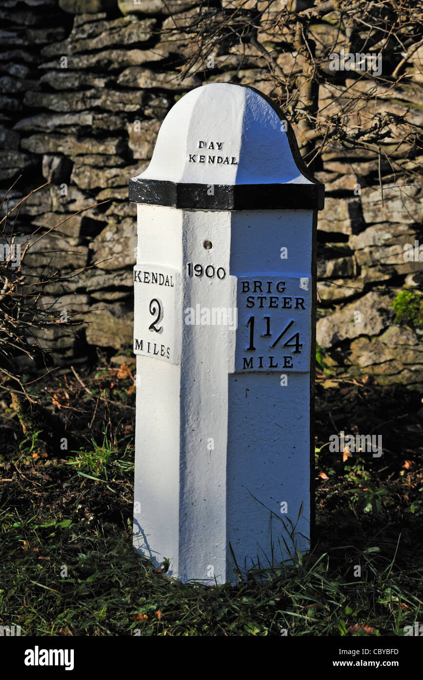 Painted milepost hi-res stock photography and images - Alamy
