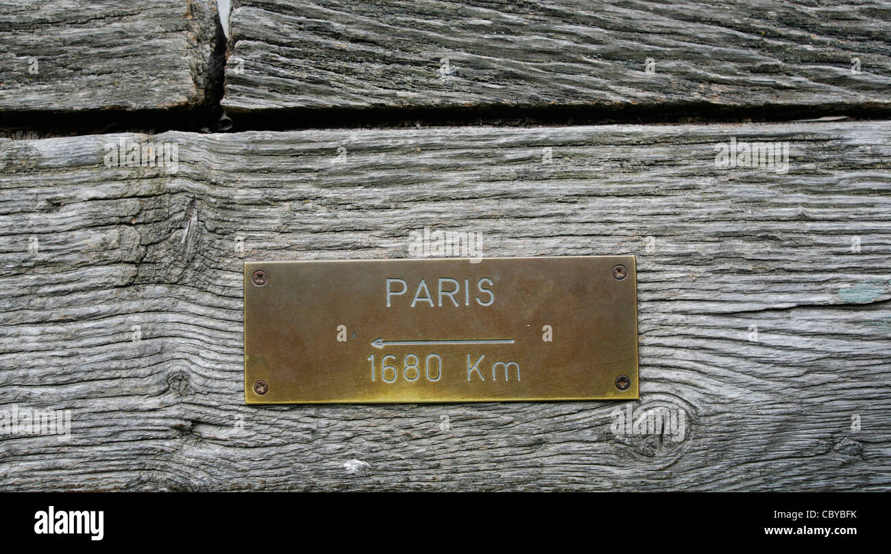 Sign showing distance direction hi-res stock photography and images - Alamy