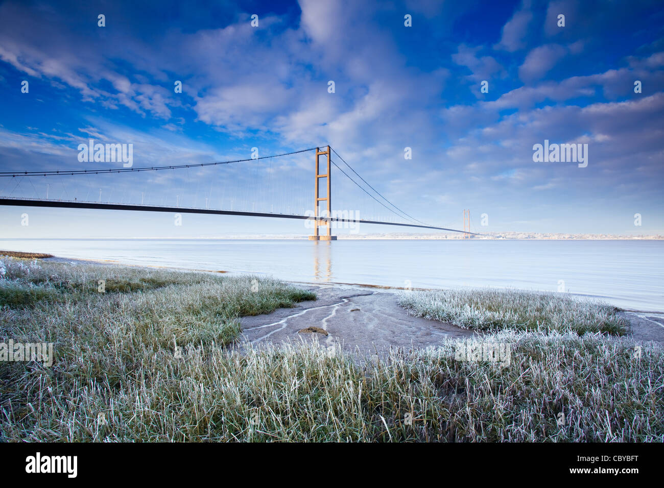 Humber river bridge mist hi-res stock photography and images - Alamy