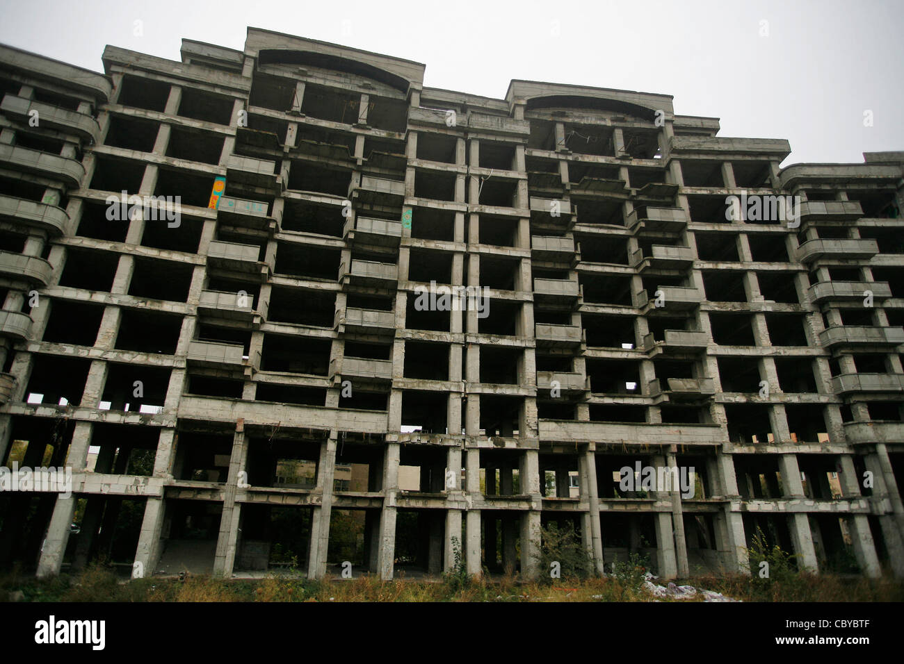 An abandoned block of flats Stock Photo - Alamy