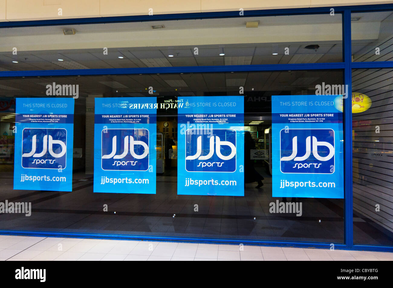 Closed retail units hi-res stock photography and images - Alamy