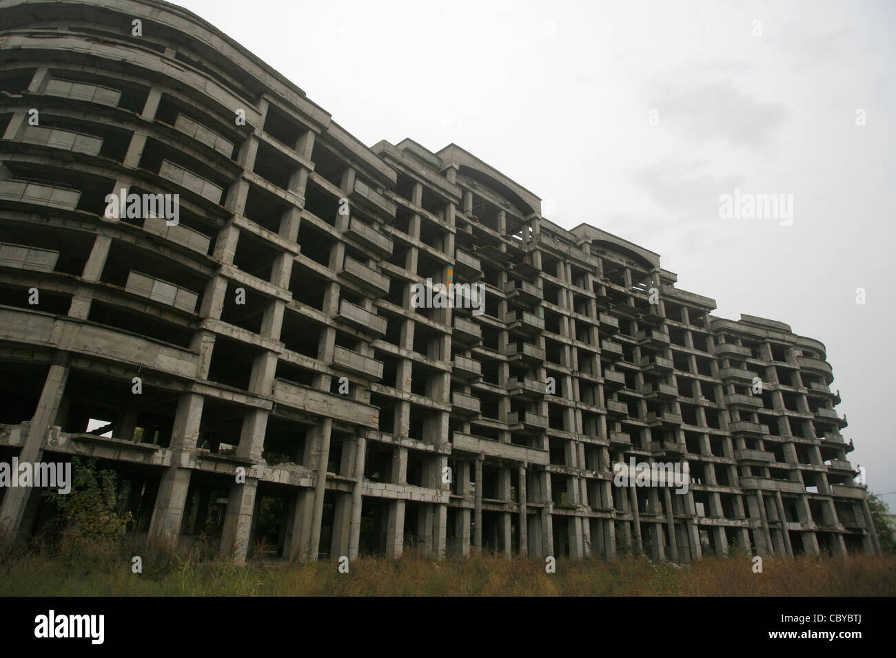 An abandoned block of flats Stock Photo - Alamy