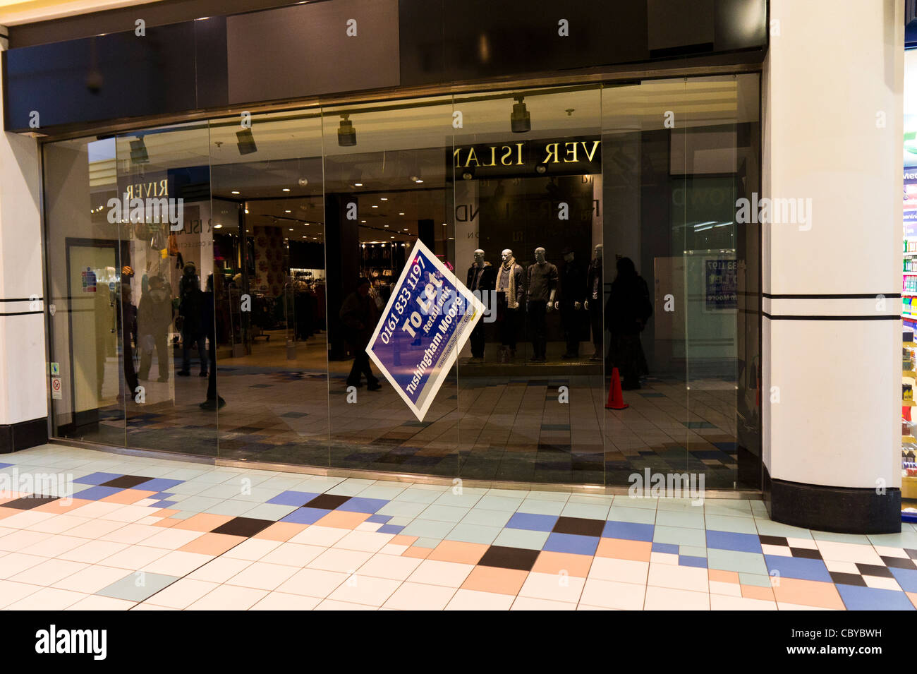 Closed stores hi-res stock photography and images - Alamy