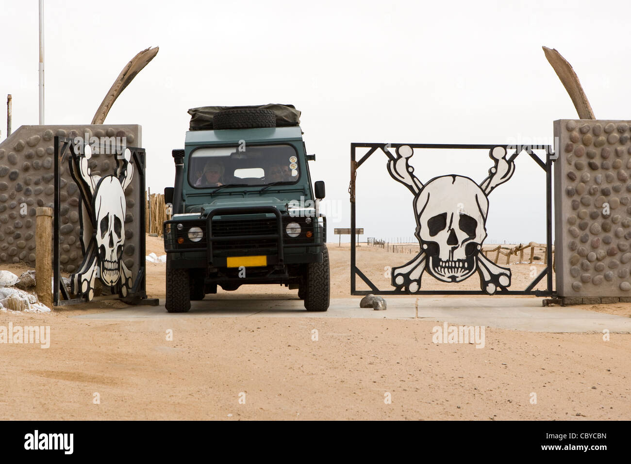 Safari park gate hi-res stock photography and images - Alamy