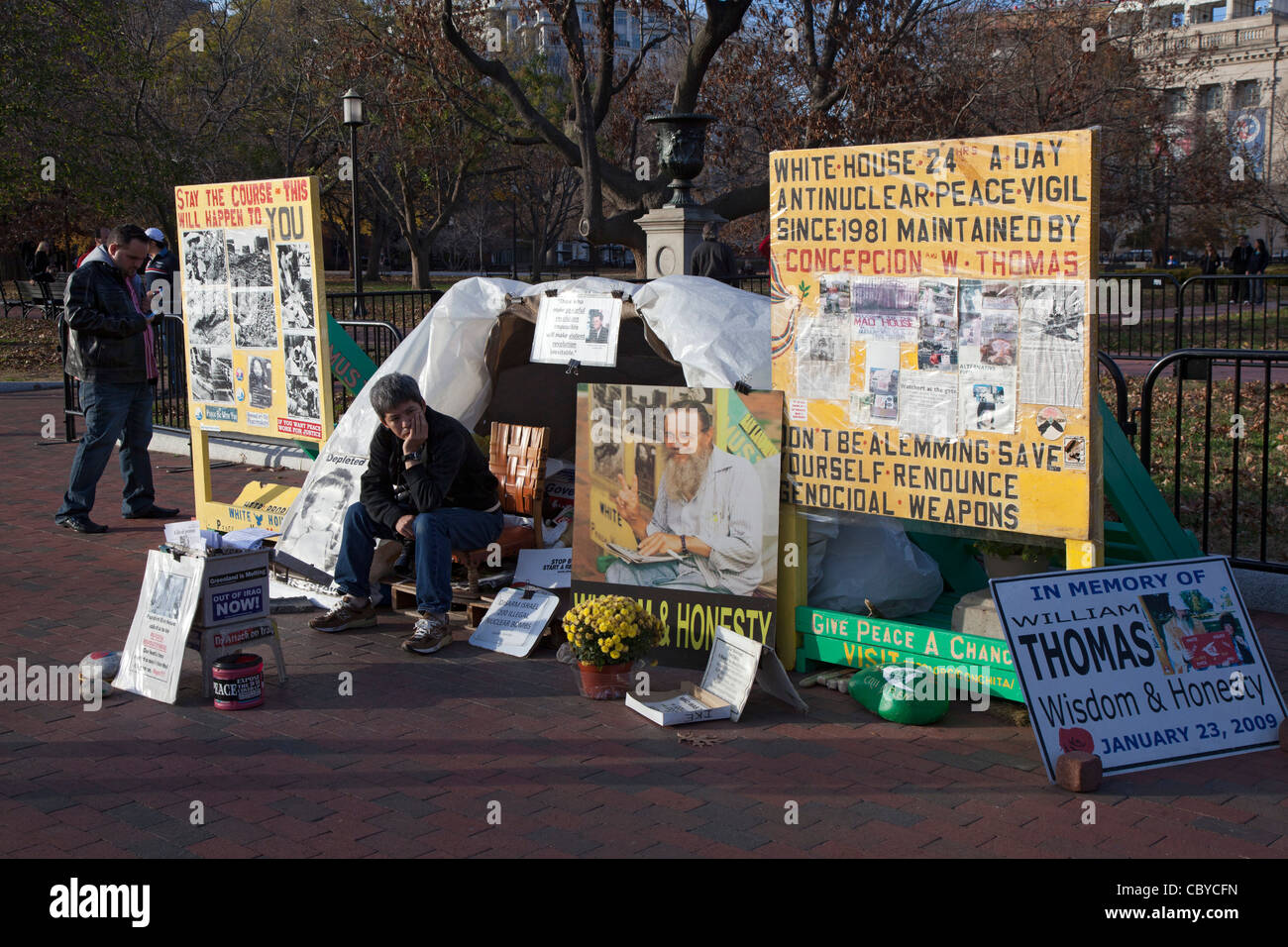 Nuclear weapons protest hi-res stock photography and images - Alamy