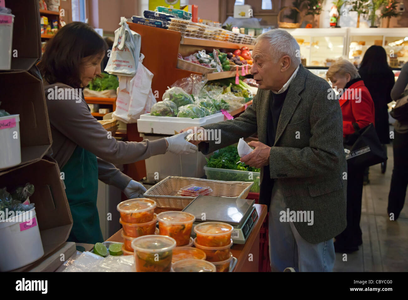 Produce buying shopper food cash hi-res stock photography and images ...