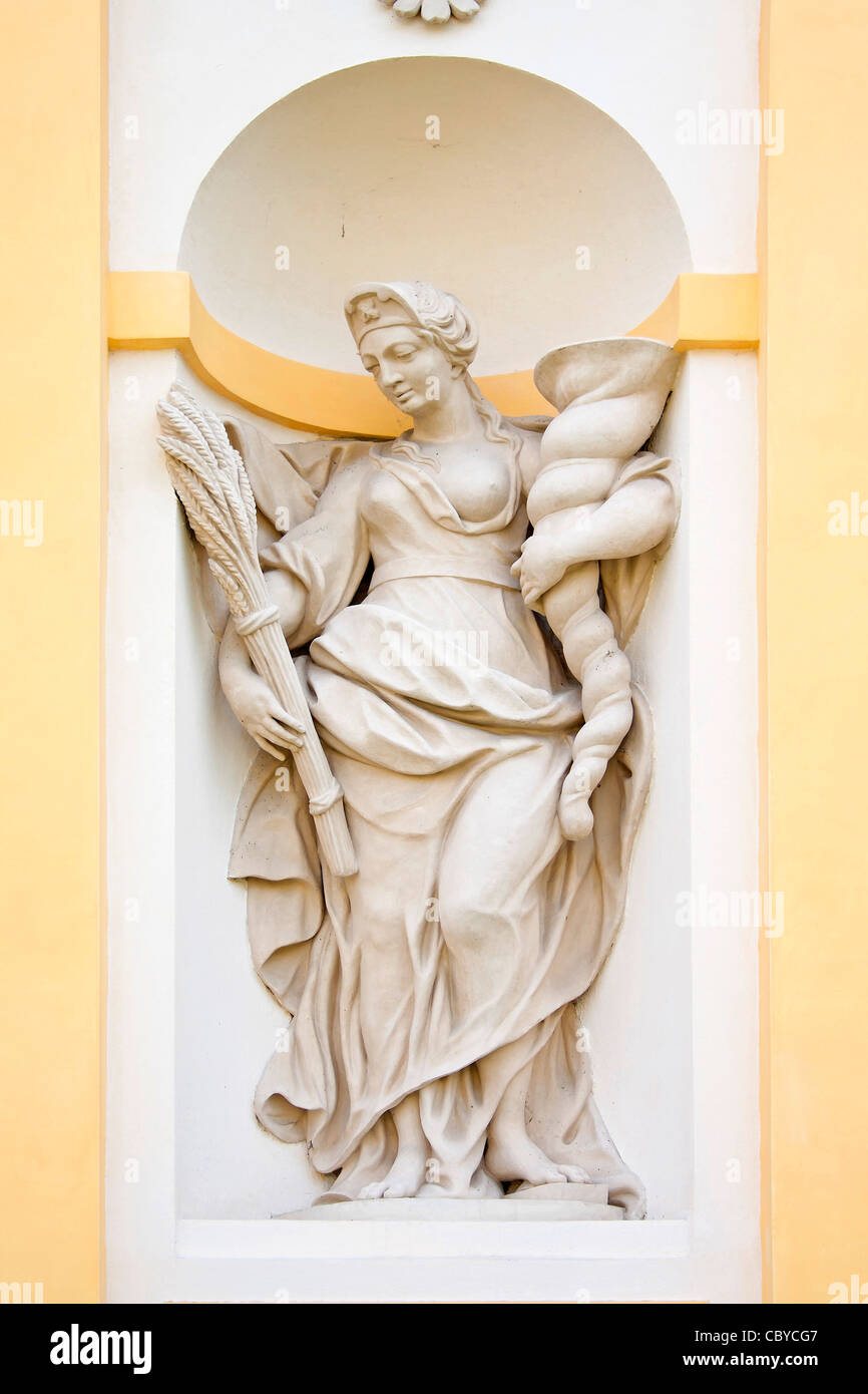 Symbols in arts - Plenitude. Baroque palace in Warsaw Stock Photo - Alamy