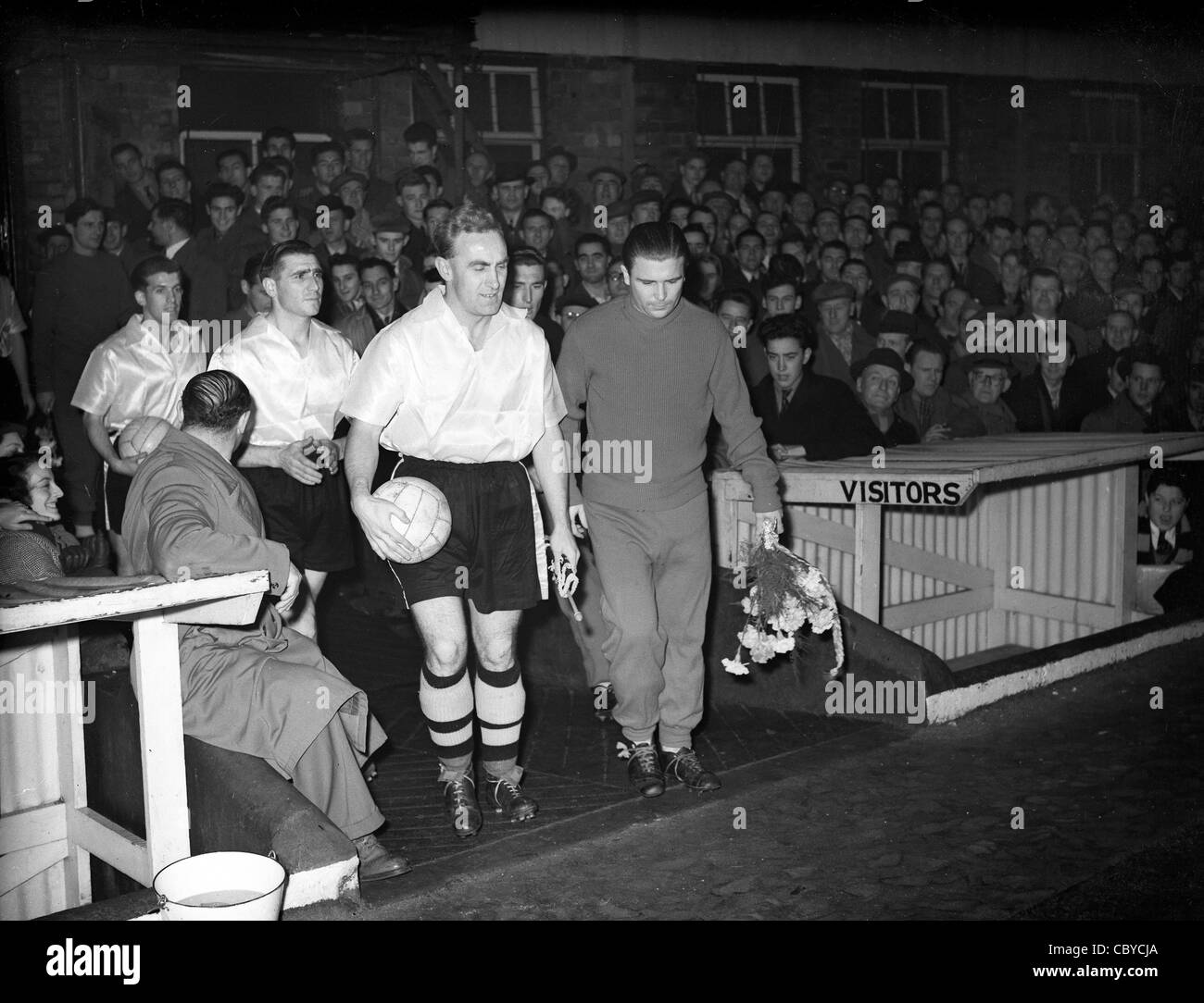 Wolverhampton Wanderers v Honved FC Billy Wright and Ferenc Puskás ...