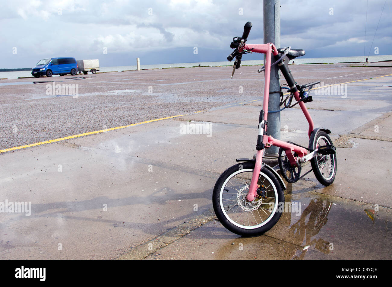 Wet pavement cycle hi-res stock photography and images - Alamy