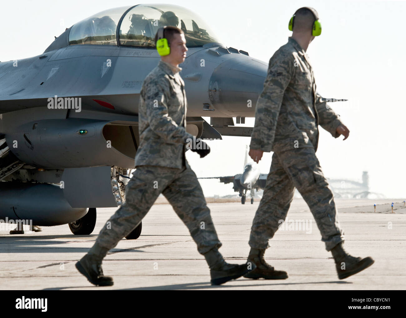 F-15E Strike Eagle maintainers move into place as their aircraft taxis ...