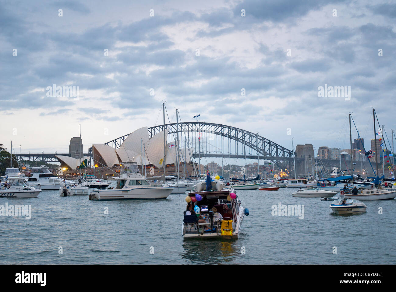 Australia opera house firework hi-res stock photography and images - Alamy