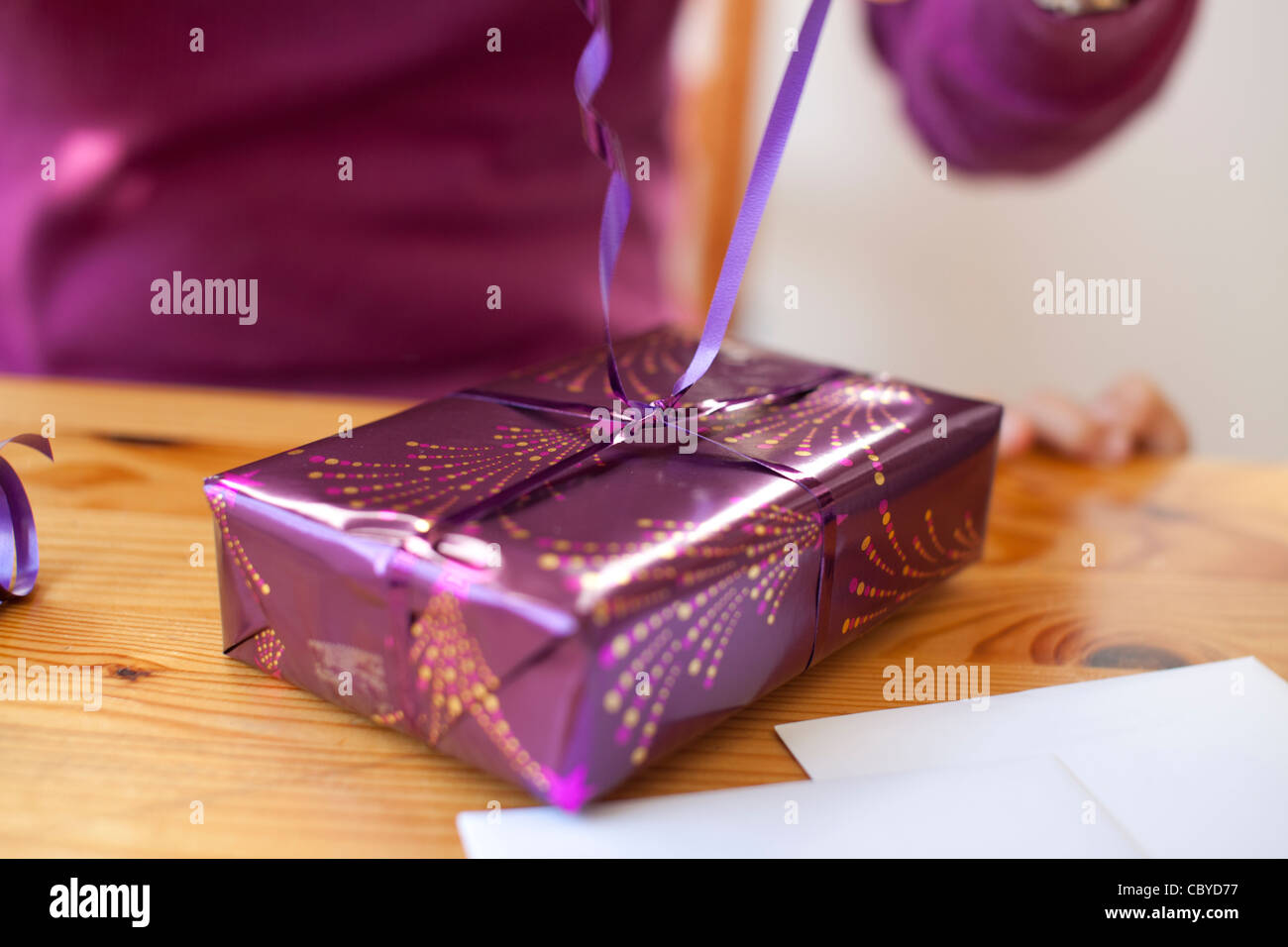 Wrapping wrapping hi-res stock photography and images - Alamy