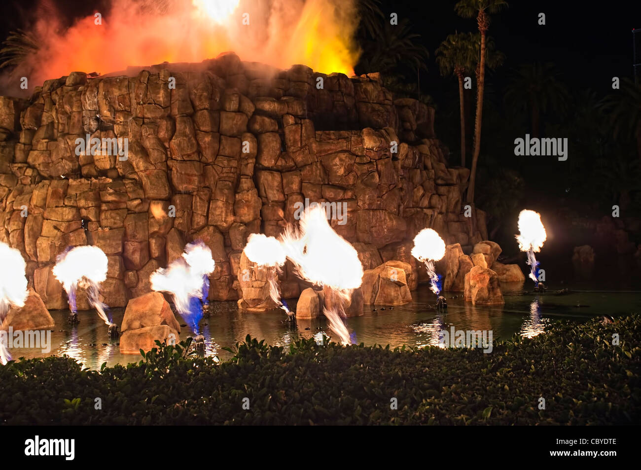 Volcano eruption show at the Mirage Hotel in Las Vegas Stock Photo - Alamy