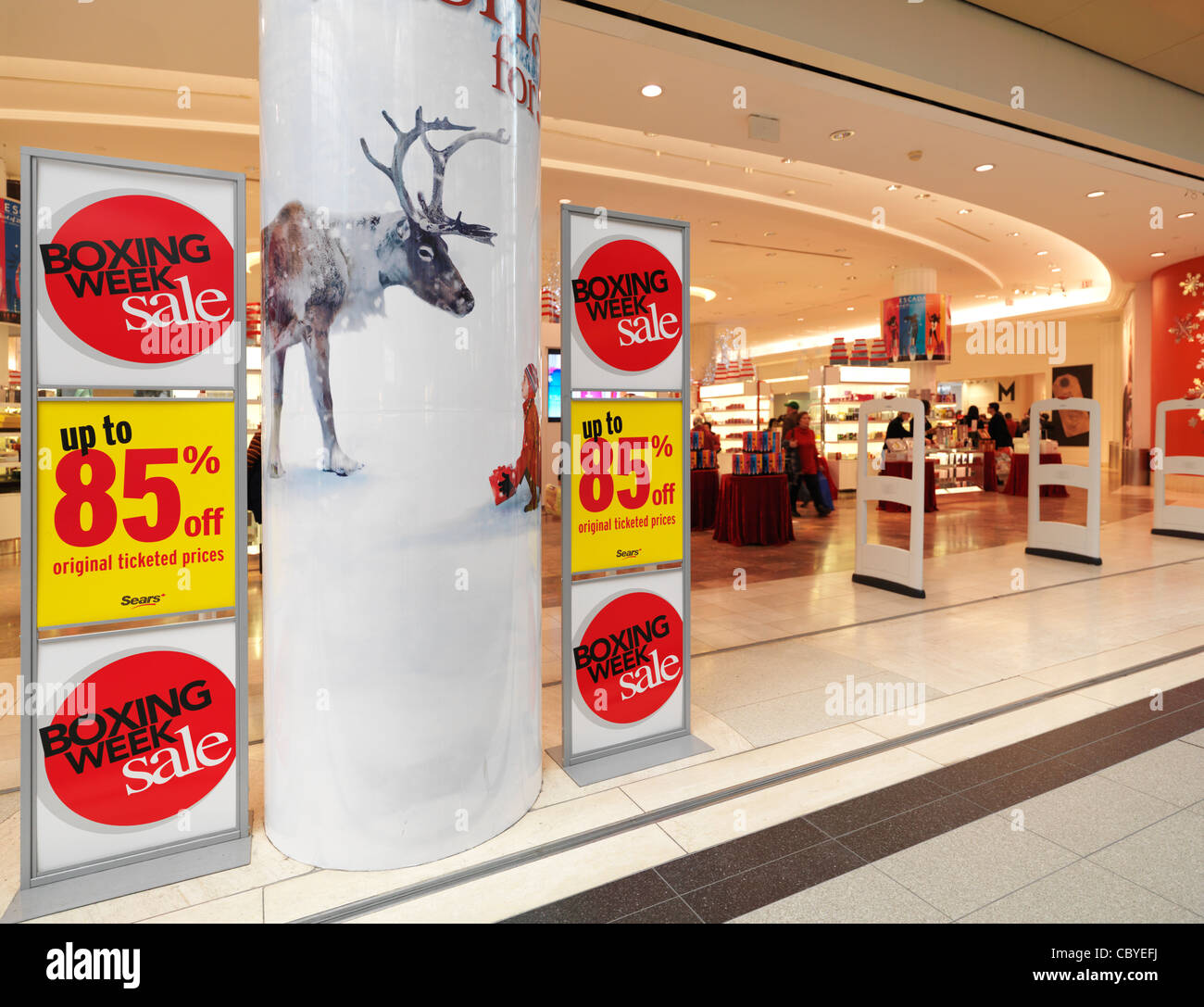 Boxing week hi-res stock photography and images - Alamy