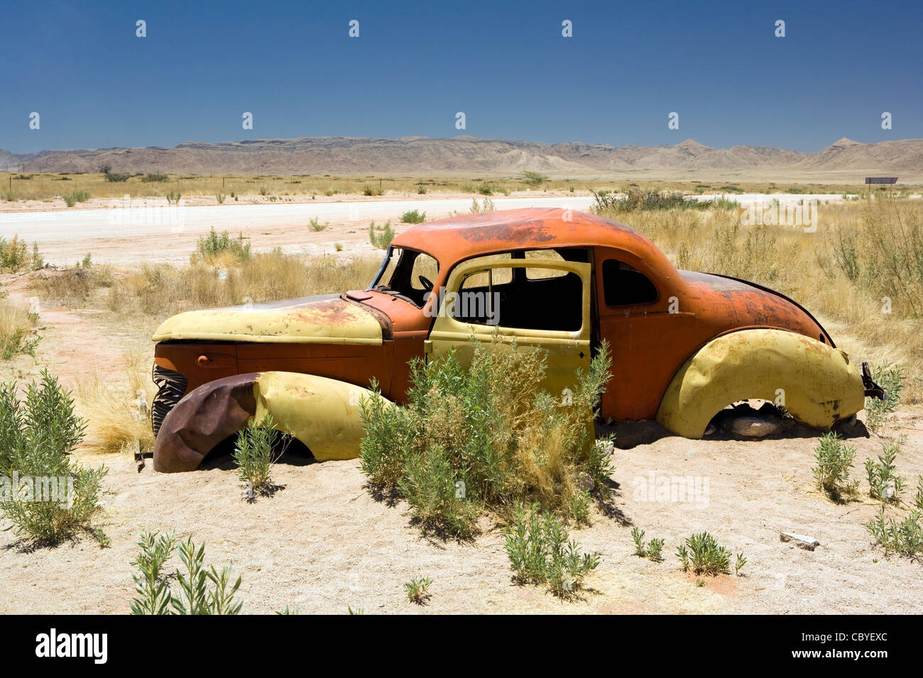 Junked abandoned car hi-res stock photography and images - Alamy