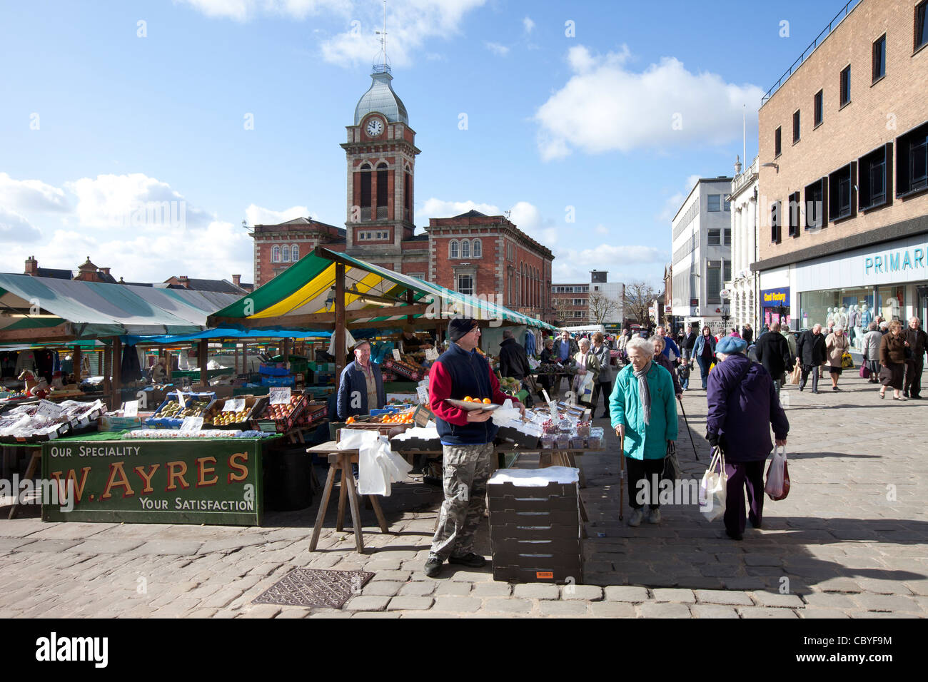 Chesterfield shopping centre hi-res stock photography and images - Alamy