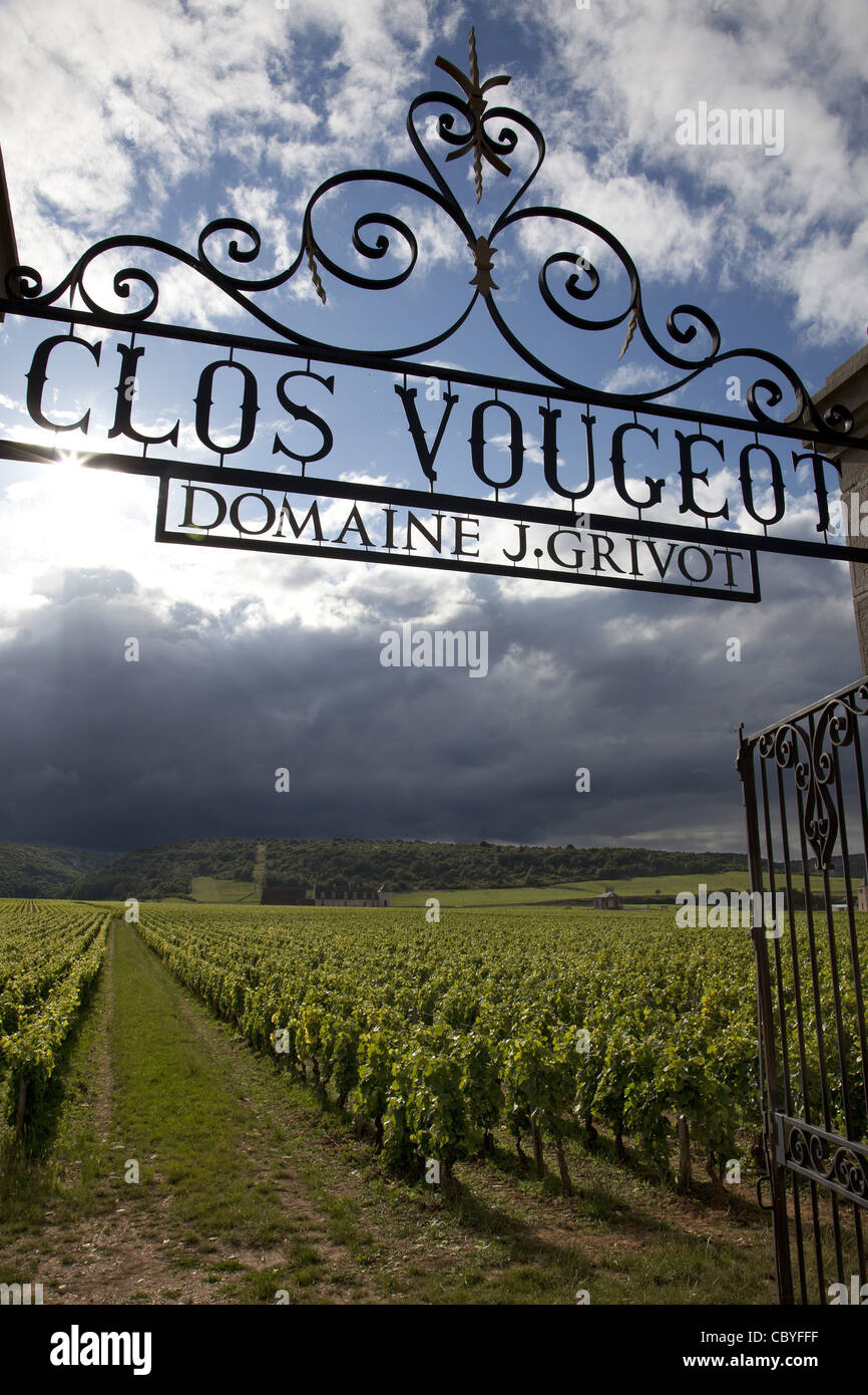 Knights fold hi-res stock photography and images - Alamy