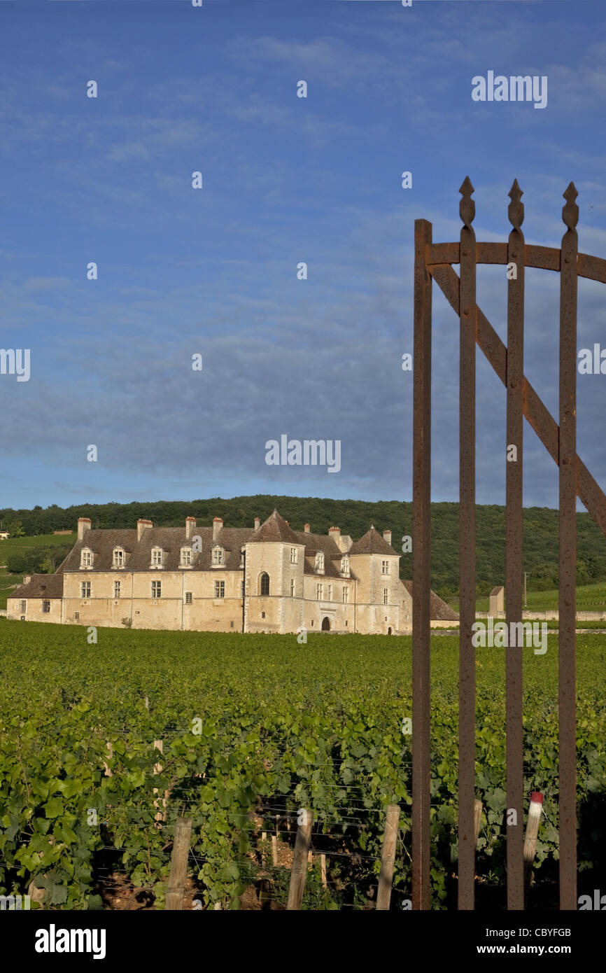 Knights fold hi-res stock photography and images - Alamy