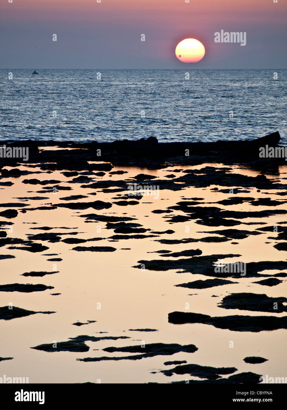 Water sea sunset hi-res stock photography and images - Alamy