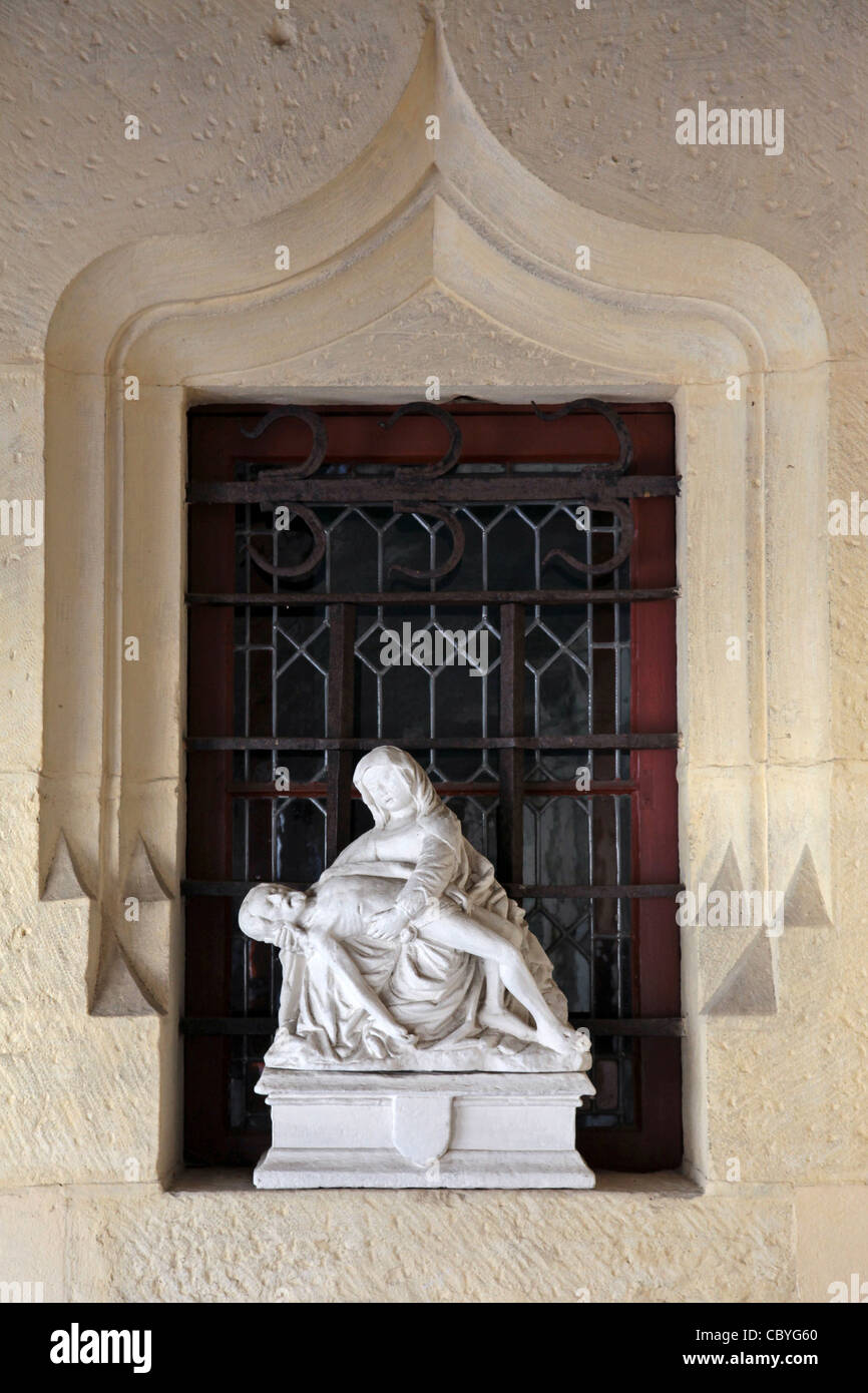 Sculpted pieta hi-res stock photography and images - Alamy