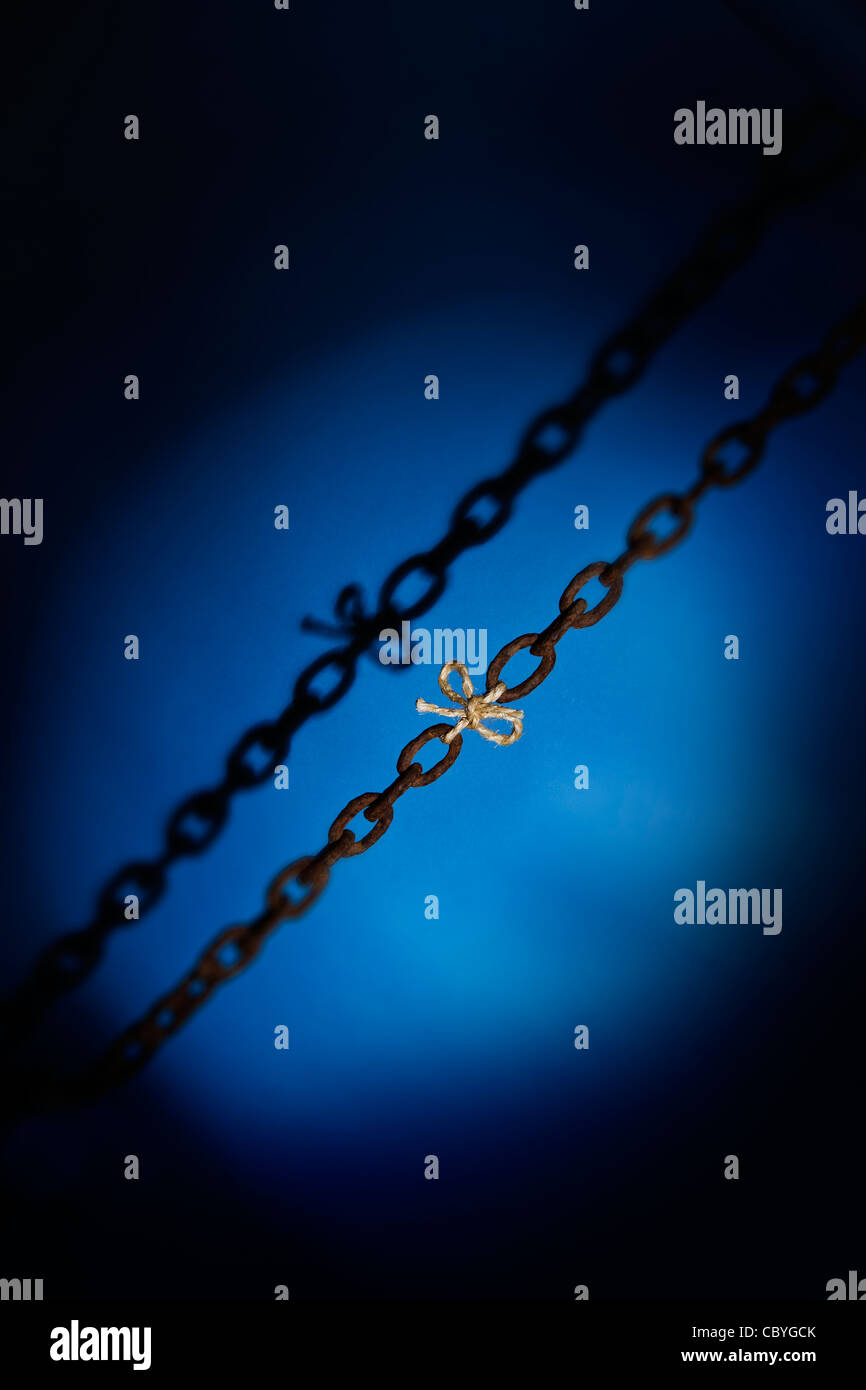 Chain with missing link Stock Photo - Alamy