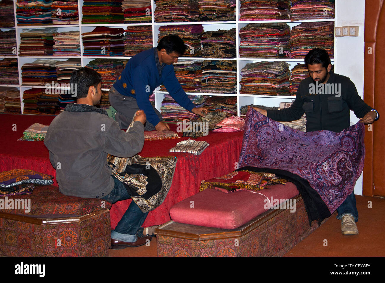 Kashmiri shawl hi-res stock photography and images - Alamy