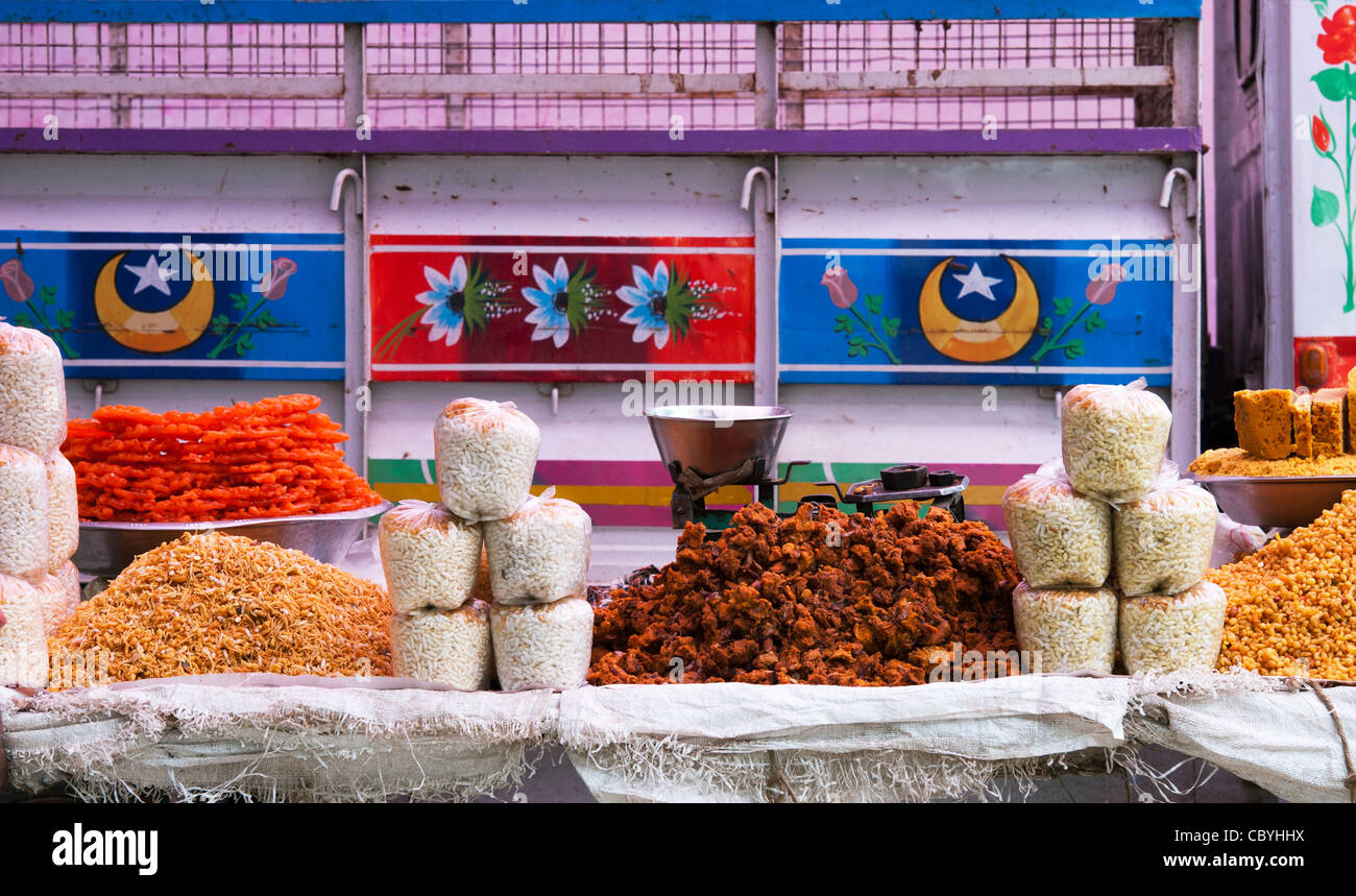 Indian street food stall hi-res stock photography and images - Alamy