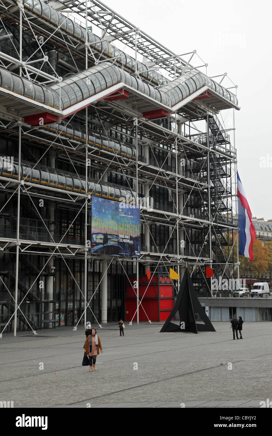Square at the centre pompidou hi-res stock photography and images - Alamy