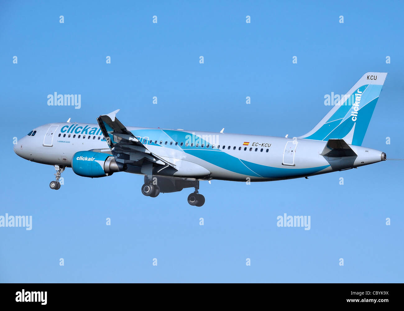 Clickair Airbus A320-200 (EC-KCU) lands at London Heathrow Airport ...